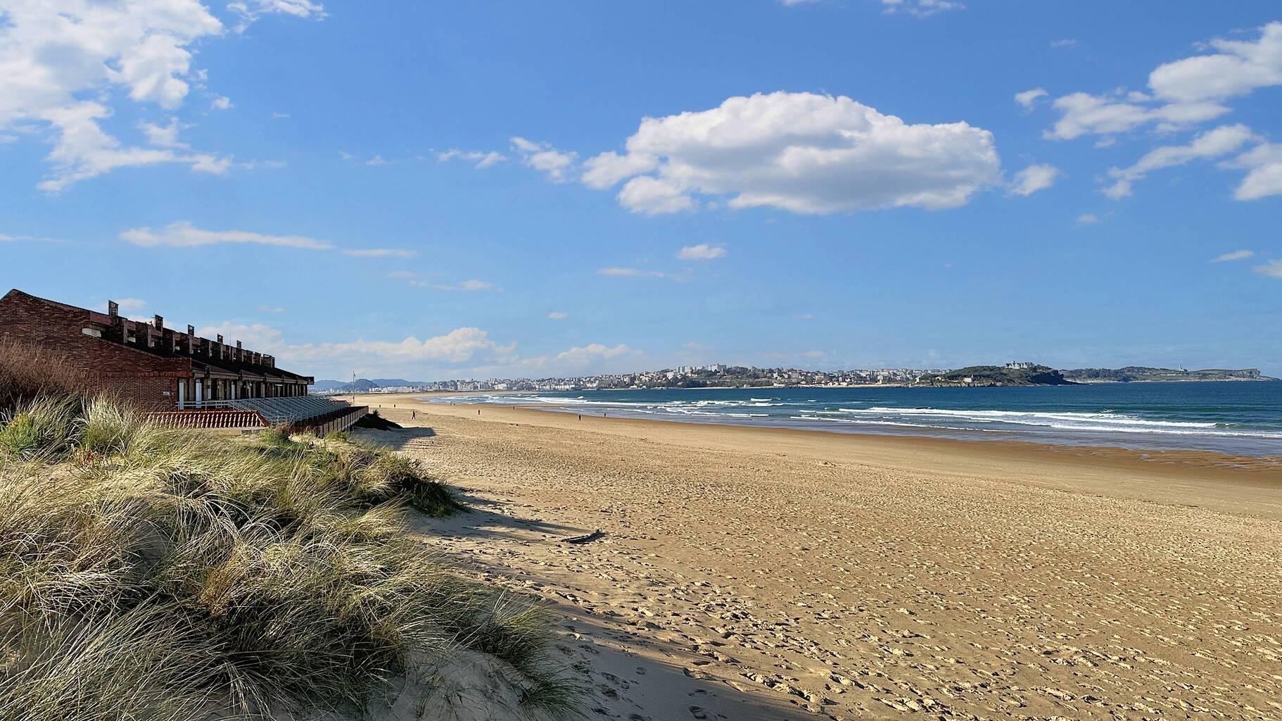 Descubre Somo con Los Reginas: Actividades, Rutas y Más